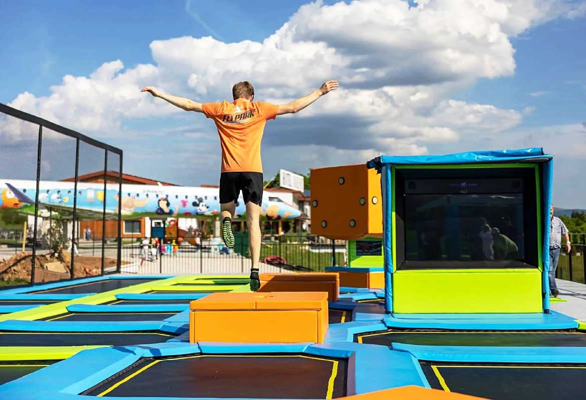 Why to organize team buildings in your Trampoline park