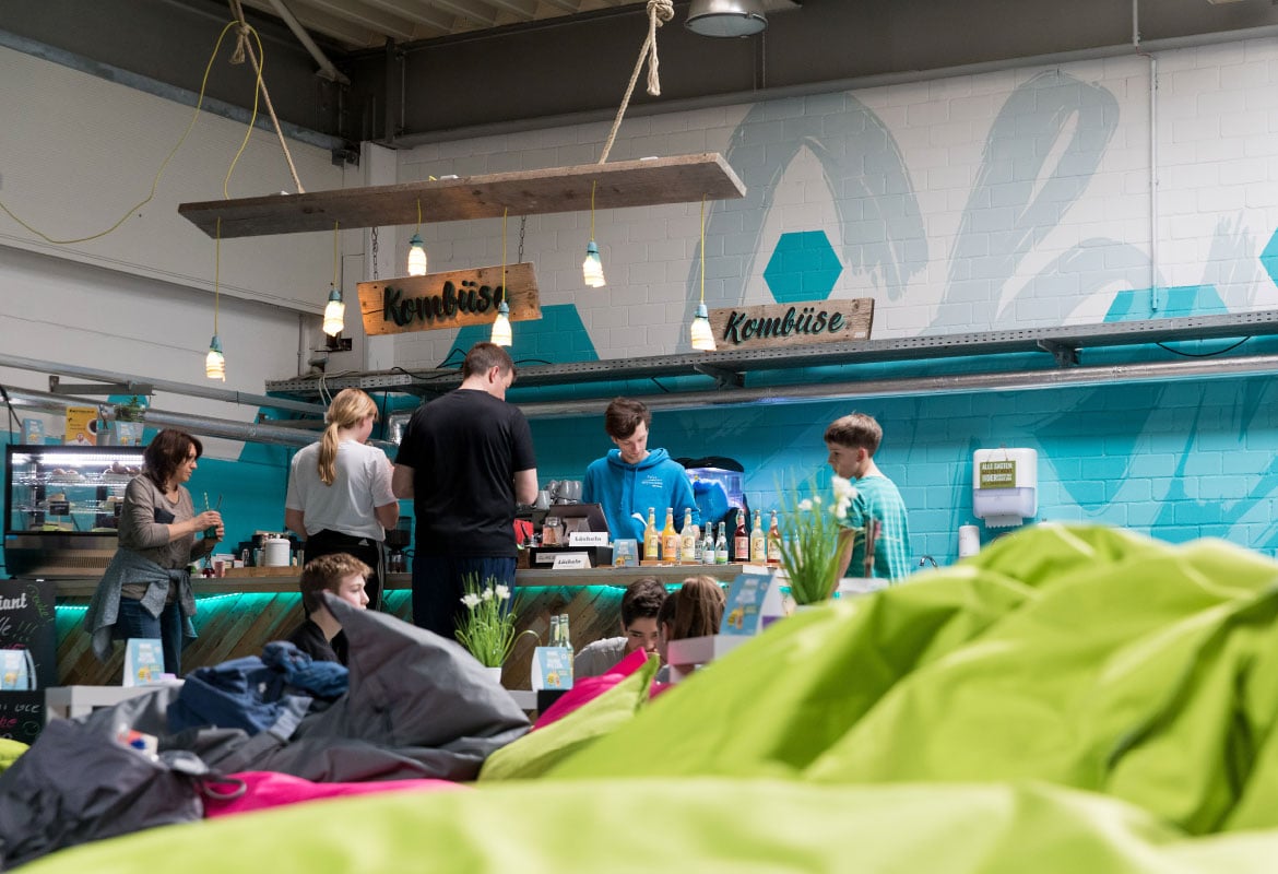 How to plan rest areas in a Trampoline park?
